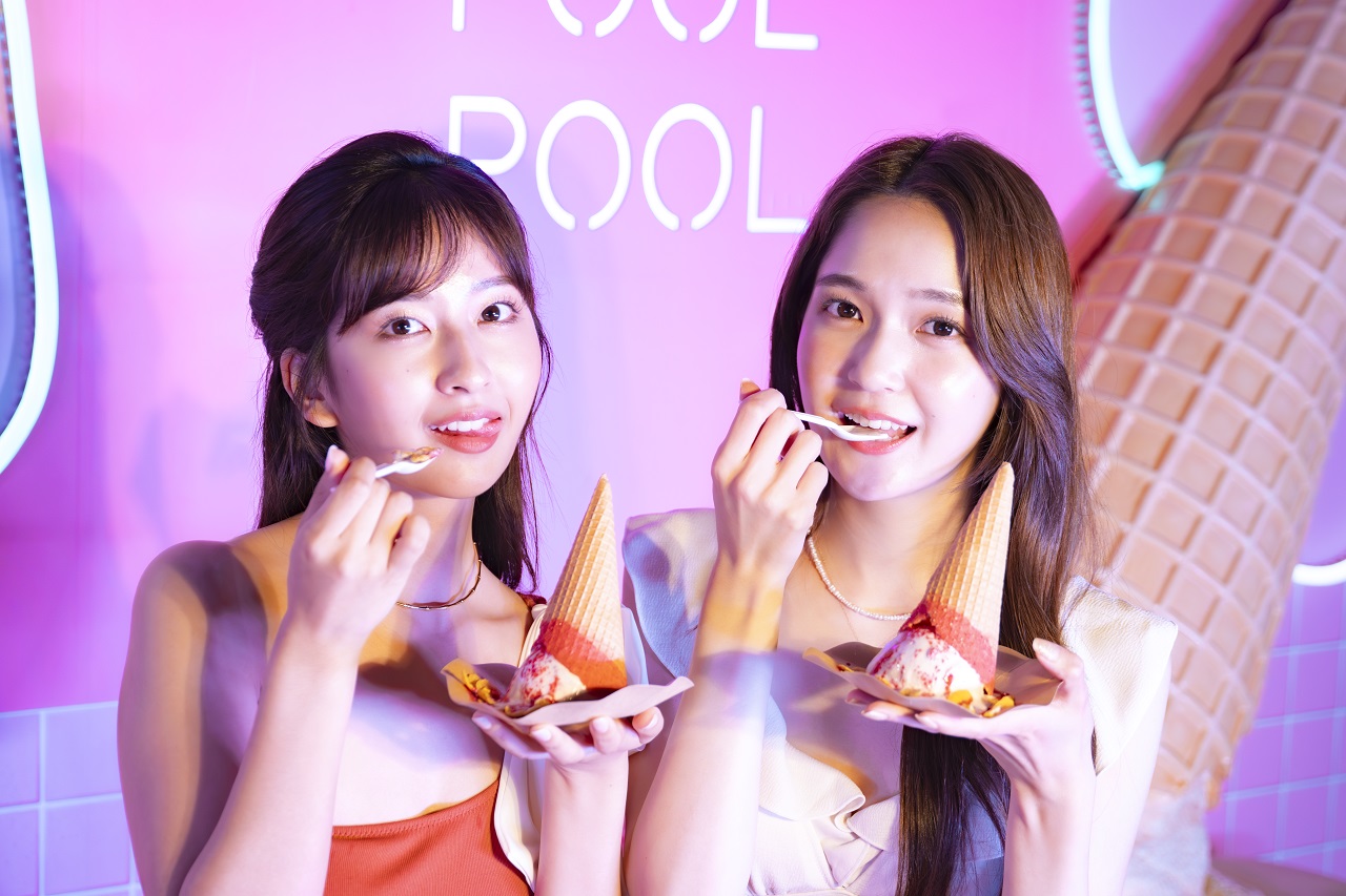 今年の映えスポットは？ CanCamナイトプールのフォトスポット紹介！ 盛れる撮り方も♡ - CanCam.jp（キャンキャン）