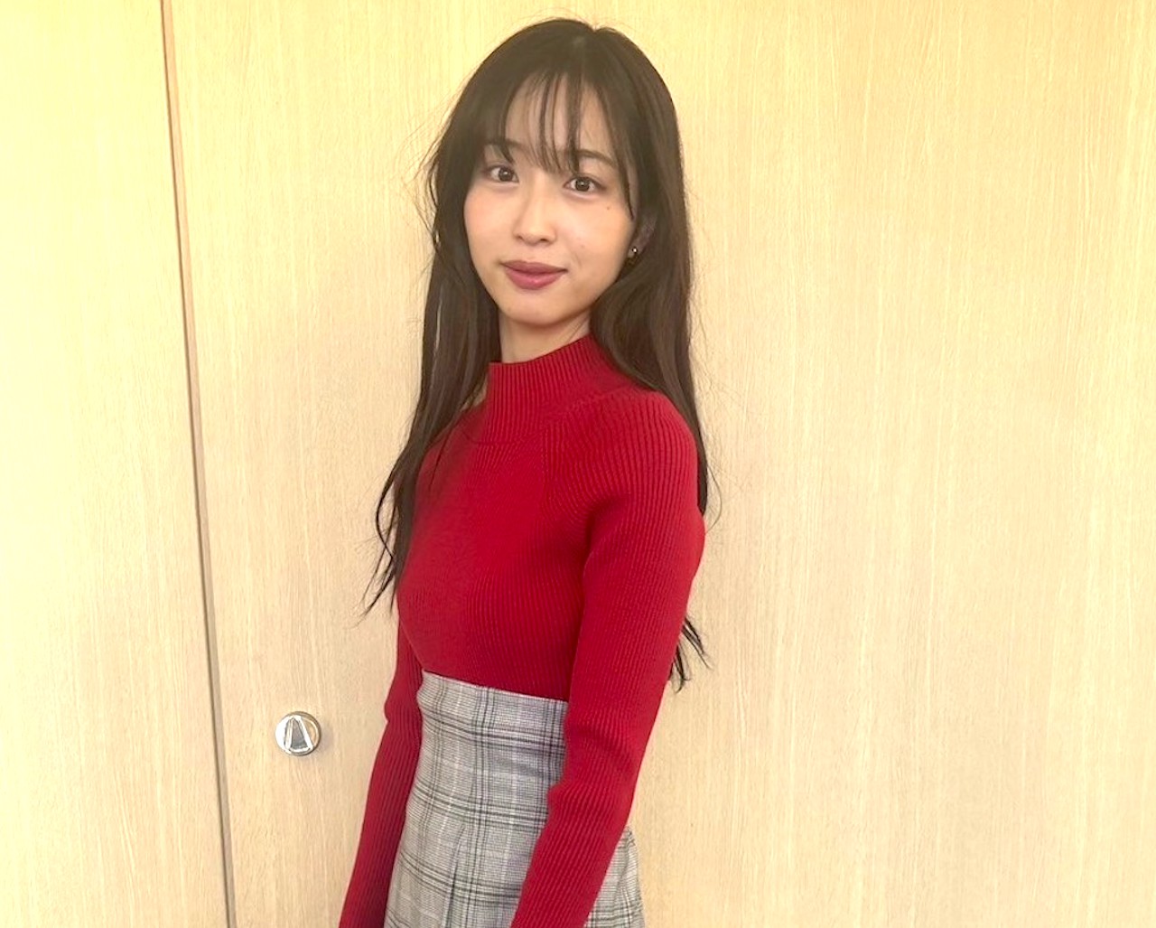 【写真6枚】赤ニットで華やか美人！『めざましテレビ』お天気キャスター林佑香さんの毎日コーデ【2月20日分】 - CanCam.jp（キャンキャン）