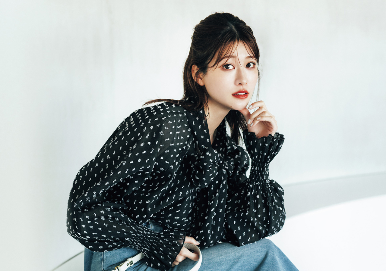 【4／3のコーデ】GUローファーで洒落る♡生見愛瑠の甘ブラウススタイル - CanCam.jp（キャンキャン）