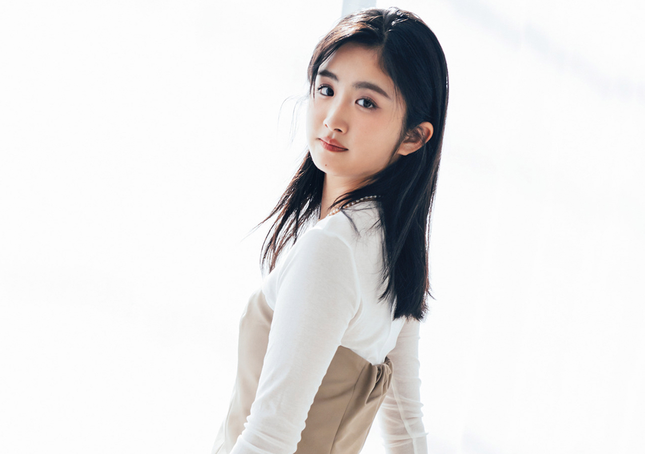 【4／23のコーデ】映えスカートをオフィスで着るなら？ ワントーンでなじませるのが正解！ - CanCam.jp（キャンキャン）