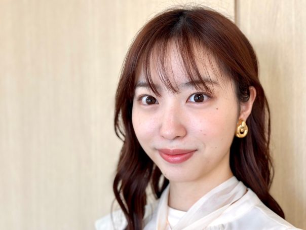 透けブラウスで抜け感UP♡『めざましテレビ』お天気キャスター林佑香さんの毎日コーデ【4月11日分】 - CanCam.jp（キャンキャン）