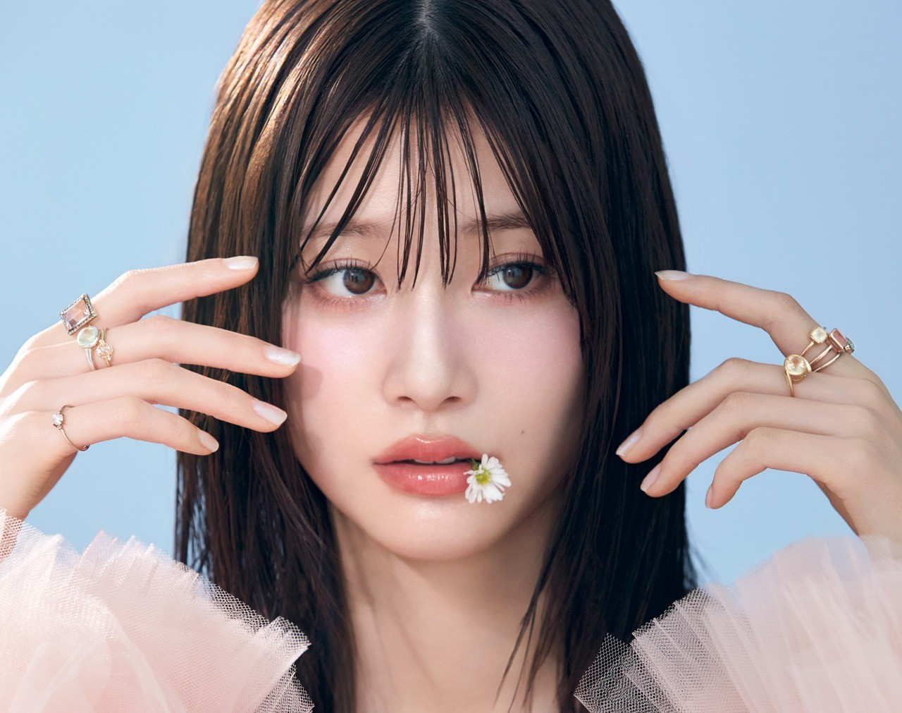 生見愛瑠「自前のメイクでテレビ出演することも」透明感のヒミツを公開！｜おすすめ涼感ジュエリーも♡ - CanCam.jp（キャンキャン）